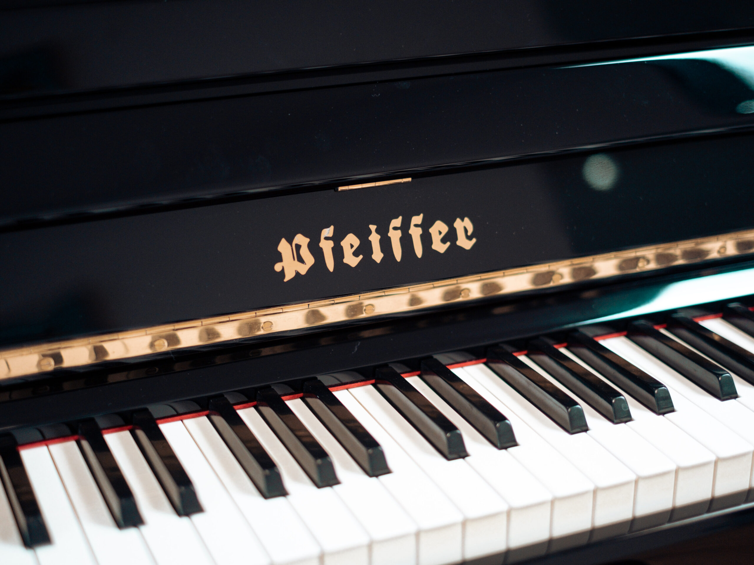 Pfeiffer Klavier, schwarz poliert, Made in Germany. - Piano Zifreind ...